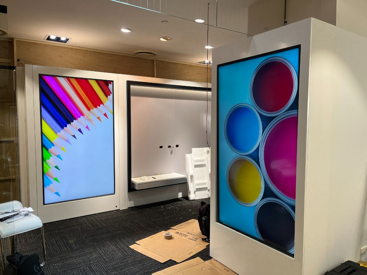 高雄夢時代某音響專櫃－三星QB75B/QB85B專業級商用顯示器安裝 - 阿美設計