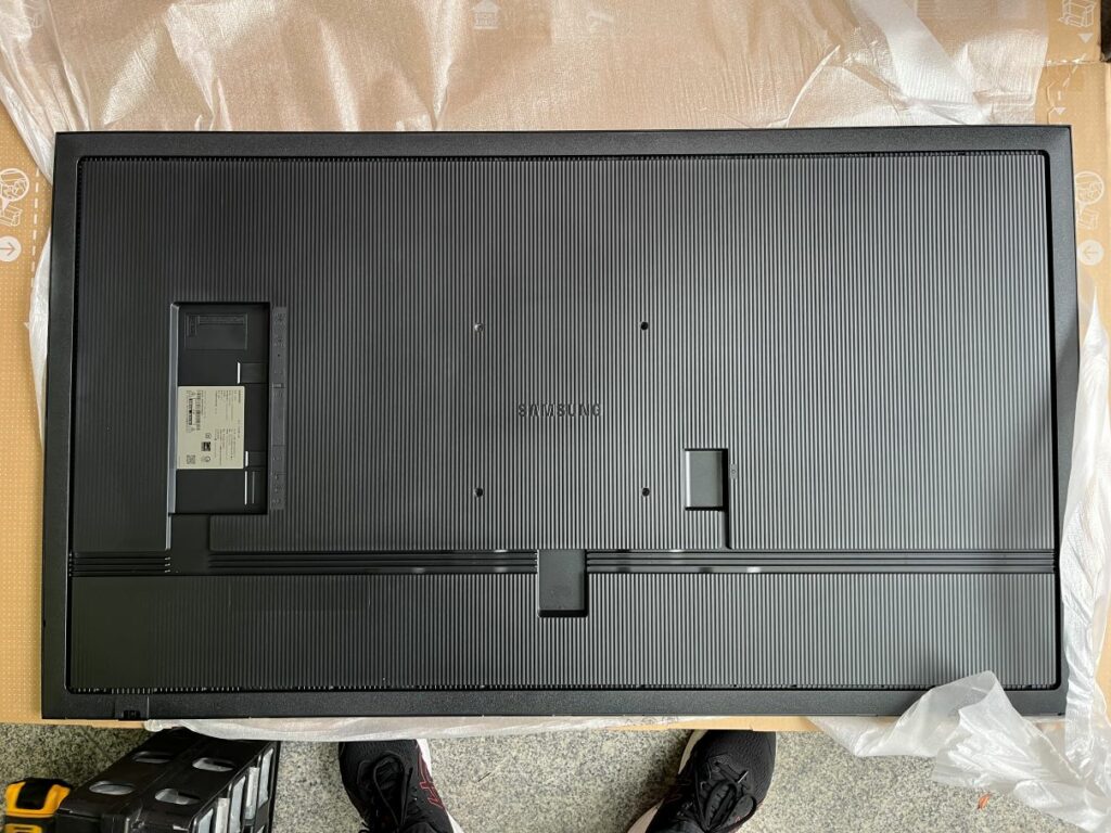 新北某禪寺講堂－三星QM55C鋼管式數位看板安裝 - 阿美設計